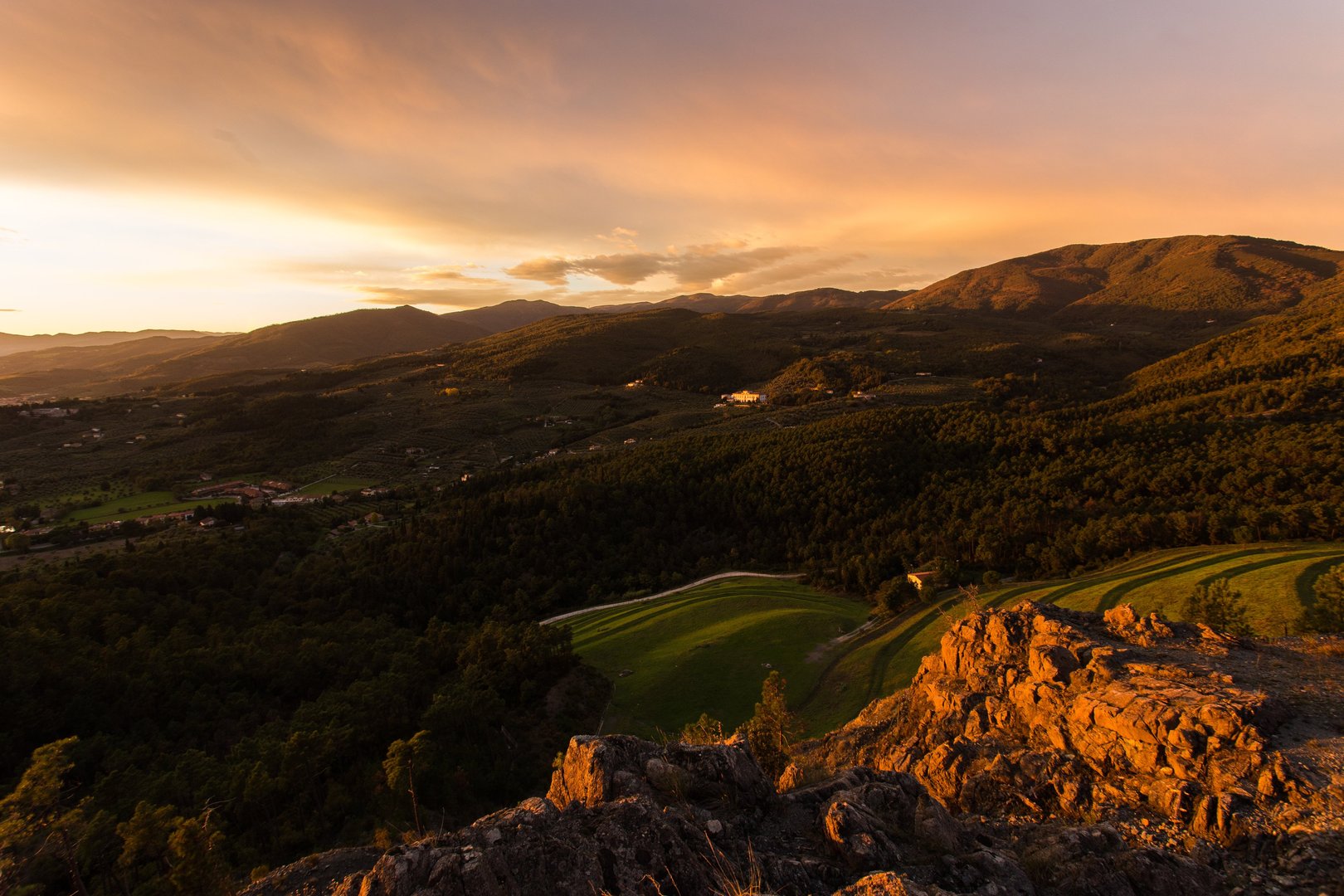Prato Turismo - Montemurlo: Storia, Ville e Tessuti